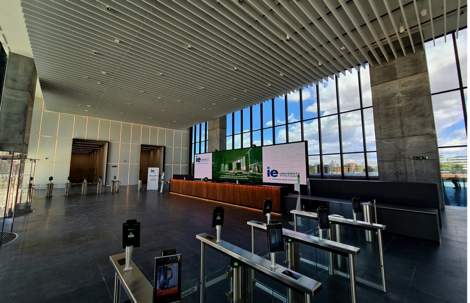 Torre I.E, 40.000m2 de rascacielos tecnológico para IE University en el ...